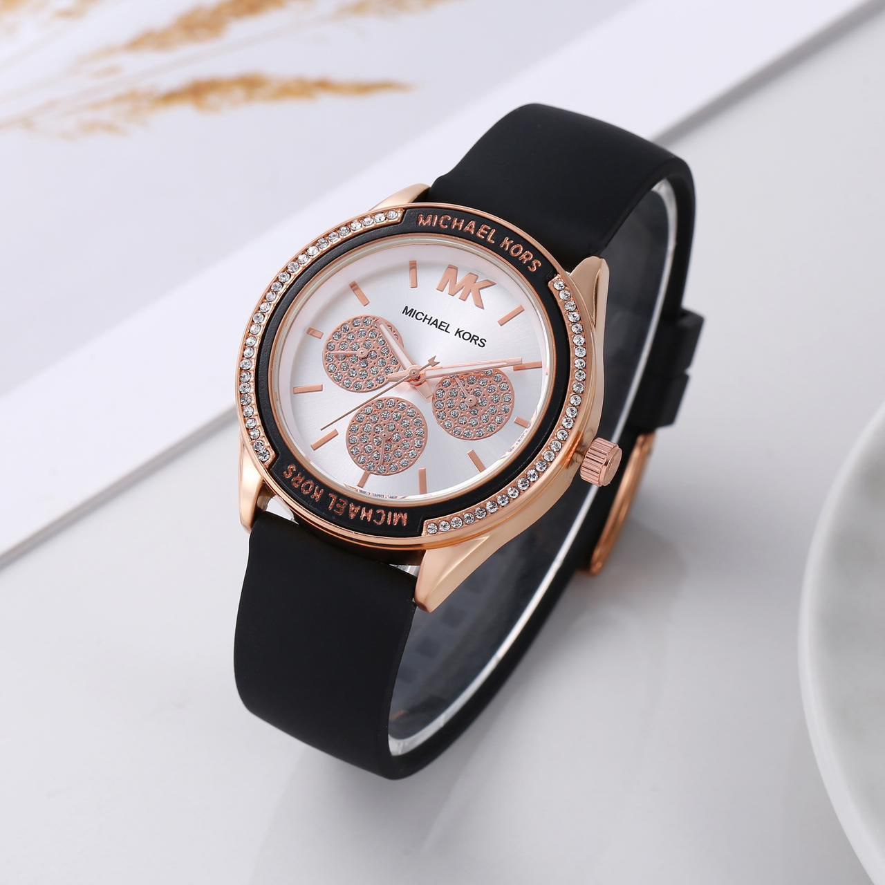 Round Michael Kors Ladies Watch (Black)